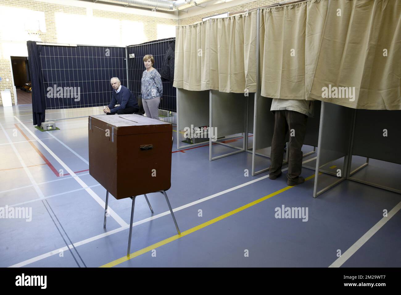 Raadpleging hi-res stock photography and images - Alamy