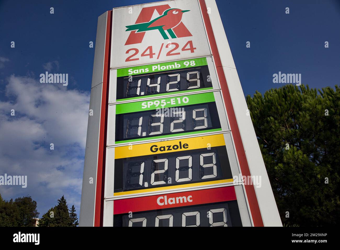 Pompes a essence hi-res stock photography and images - Alamy