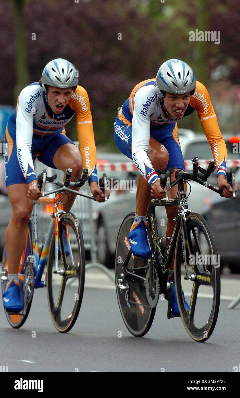The Dutch winner Thomas Dekker (L) and Koen Dekort (R) of Radobank (C ...