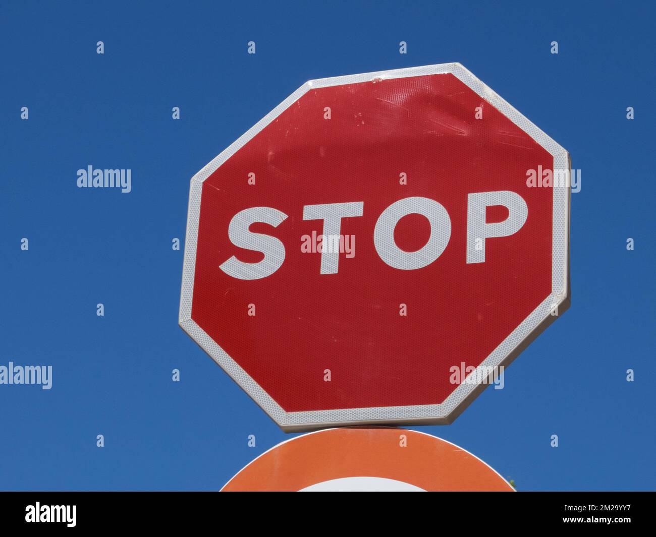 Panneau de signalisation stop hi-res stock photography and images - Alamy