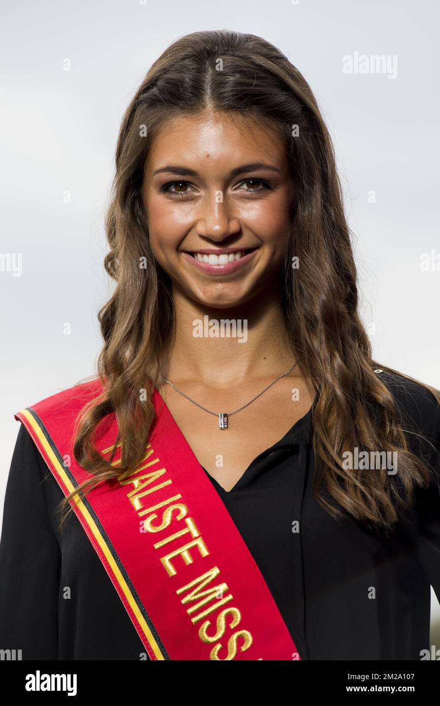 Olivia simmons hi-res stock photography and images - Alamy