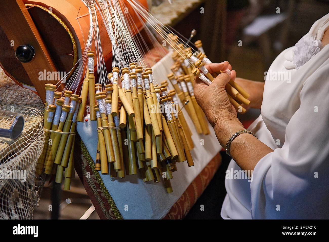 Lacemakers at work | Dentellières au travail 30/09/2017 Stock Photo - Alamy