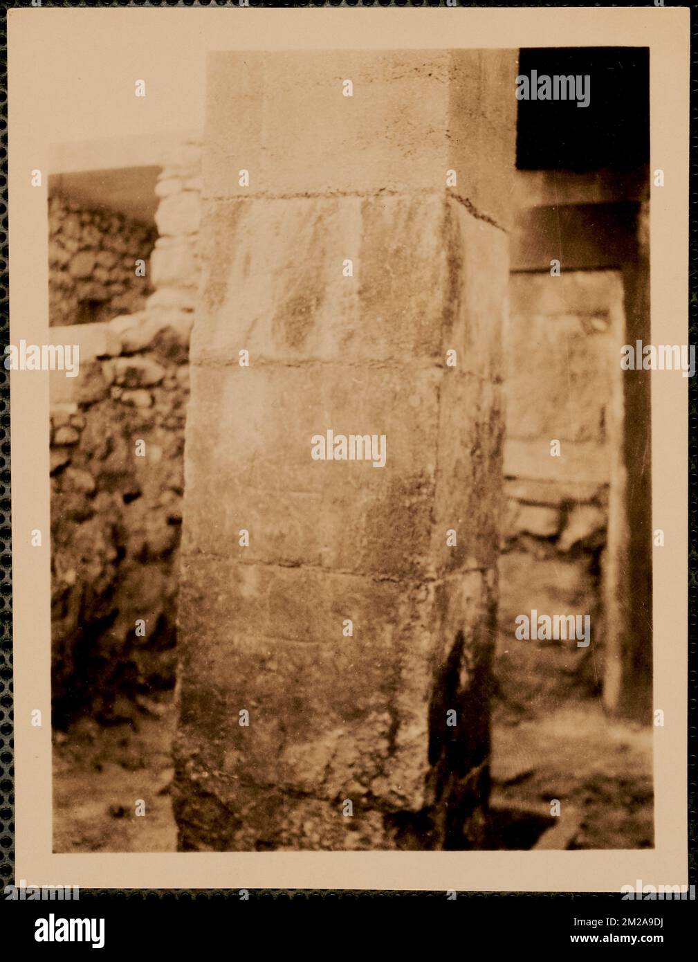 Cnossus - column with double axes , Archaeological sites, Castles ...