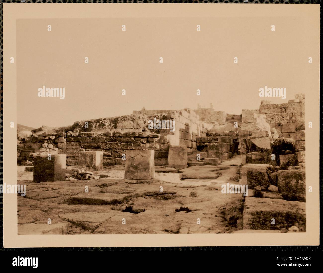 Cnossus - room of [?], columns - north entrance , Archaeological sites ...