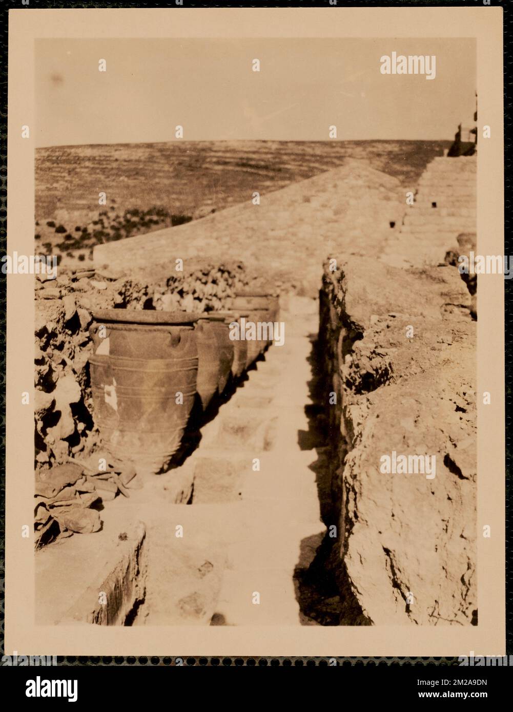 Cnossus - storage jars , Archaeological sites, Castles & palaces ...