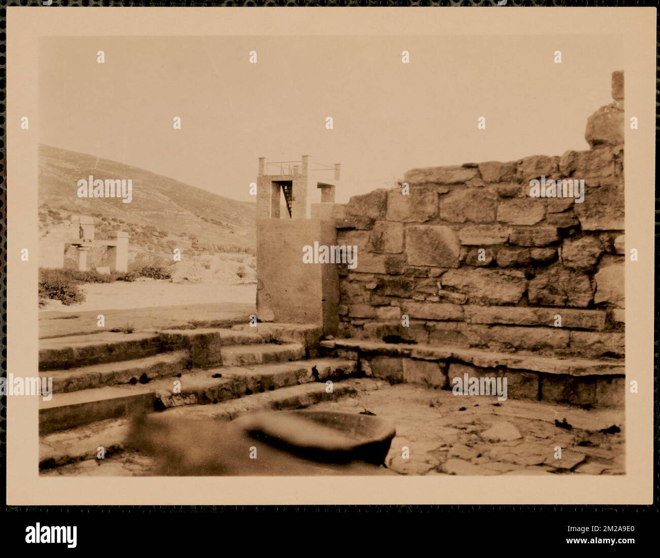 Cnossus - outer throne room , Archaeological sites, Castles & palaces ...