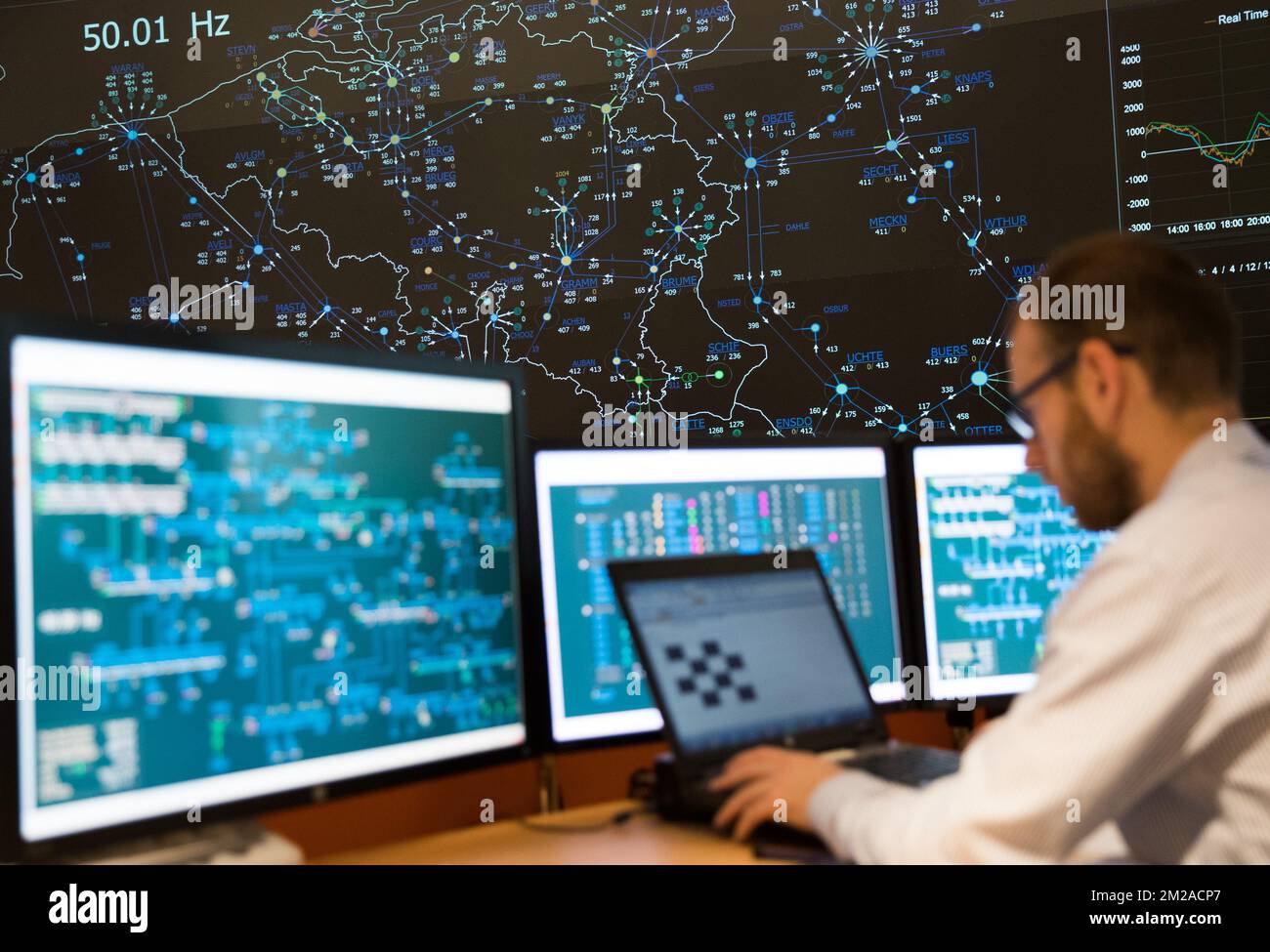 Electricity transmission system operator hi-res stock photography and images - Alamy