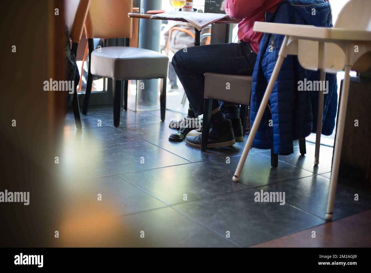 Indiscrétion. | Indiscrétion. 05/05/2016 Stock Photo - Alamy