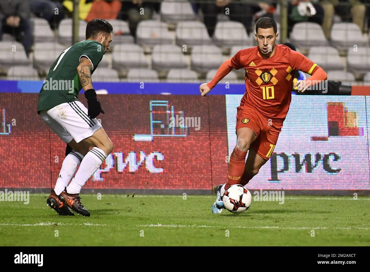 Belgium's Eden Hazard (R) pictured in action during a friendly soccer ...