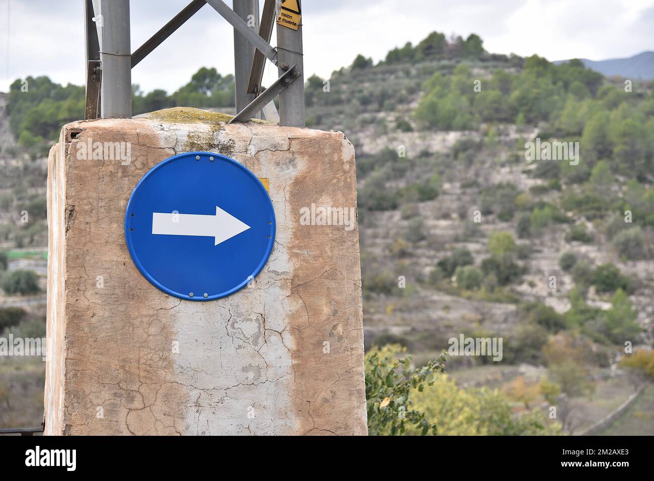 Panneaux de signalisation de direction hi-res stock photography and ...