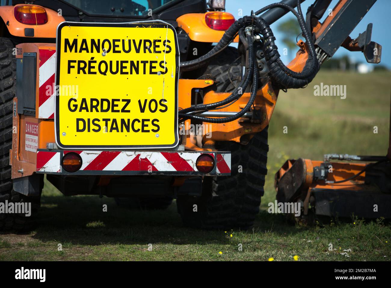 Maintenance edge of roads. | Entretien bord des routes. 05/05/2016 ...