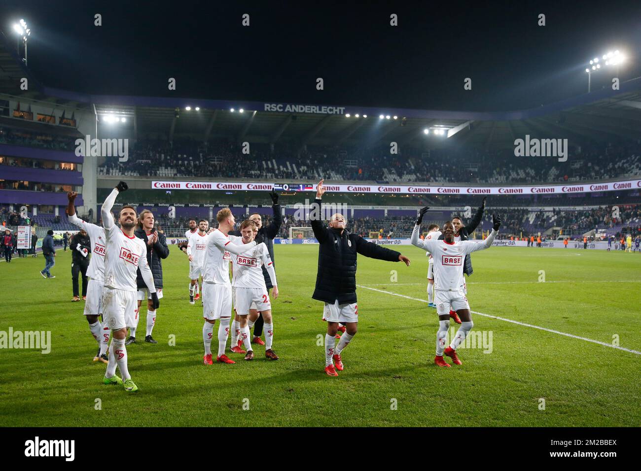 Standard's players celebrate after winning a Croky Cup 1/8 final game ...