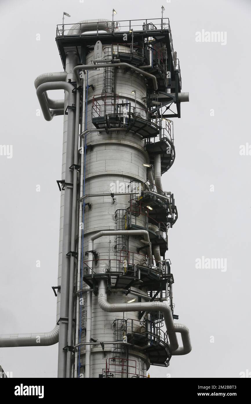 Total raffinaderij antwerpen hi-res stock photography and images - Alamy