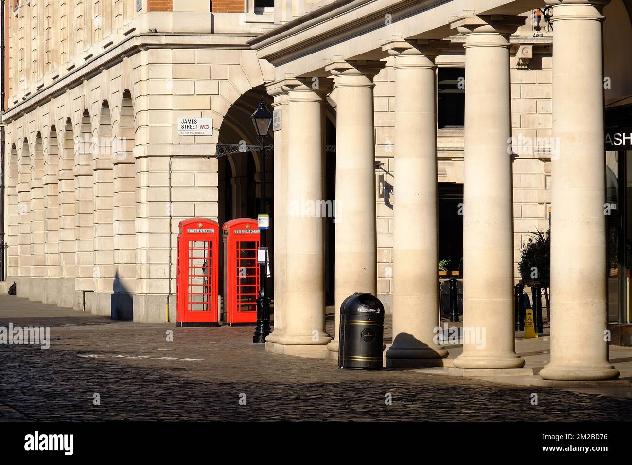Colonaded buildings hi-res stock photography and images - Alamy