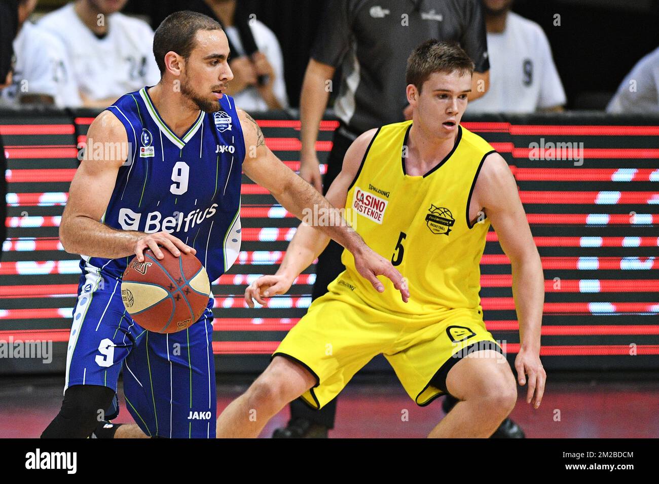 David simon basketball hi-res stock photography and images - Alamy