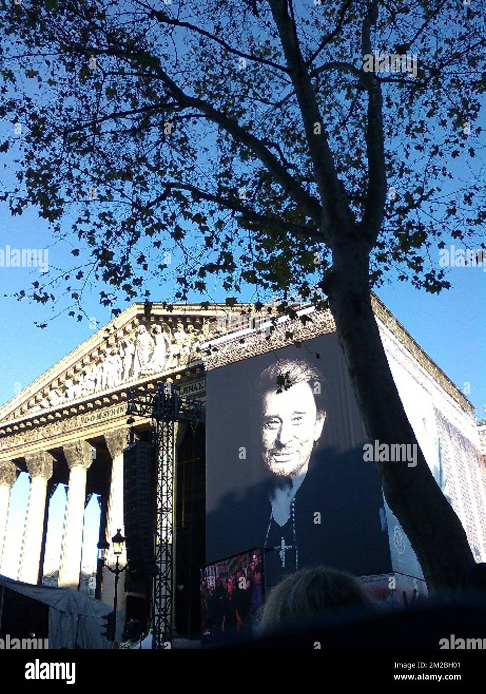 Tribute johnny Hallyday | Hommage Johnny Hallyday place de la Madeleine ...