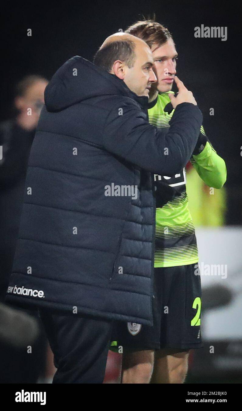 Standard's assistant coach Rui Mota and Standard's Valery Luchkevych ...