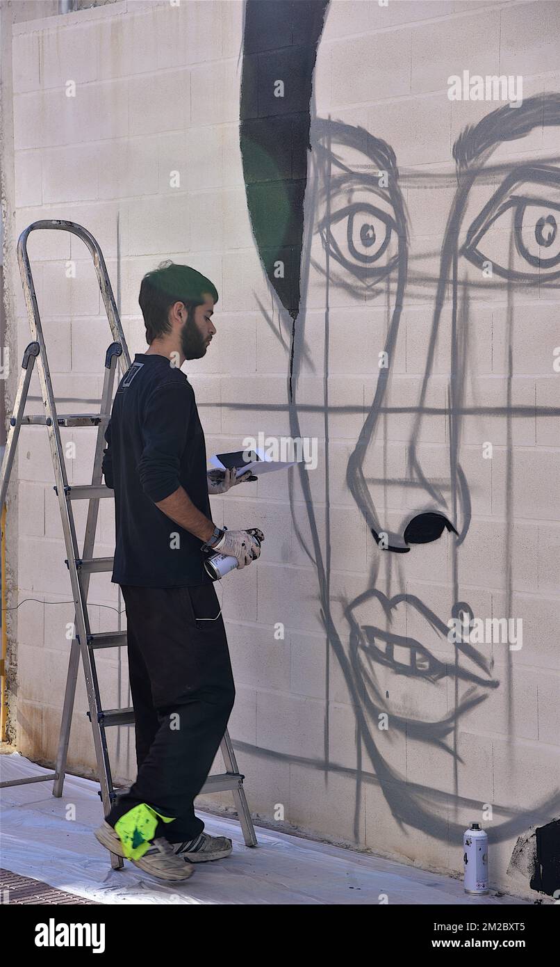 Graphist at work | Graffeur au travail 30/12/2017 Stock Photo - Alamy