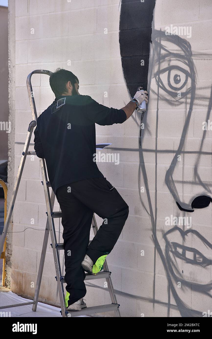 Graphist at work | Graffeur au travail 30/12/2017 Stock Photo - Alamy