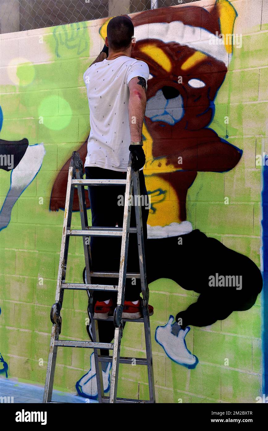 Graphist at work | Graffeur au travail 30/12/2017 Stock Photo - Alamy