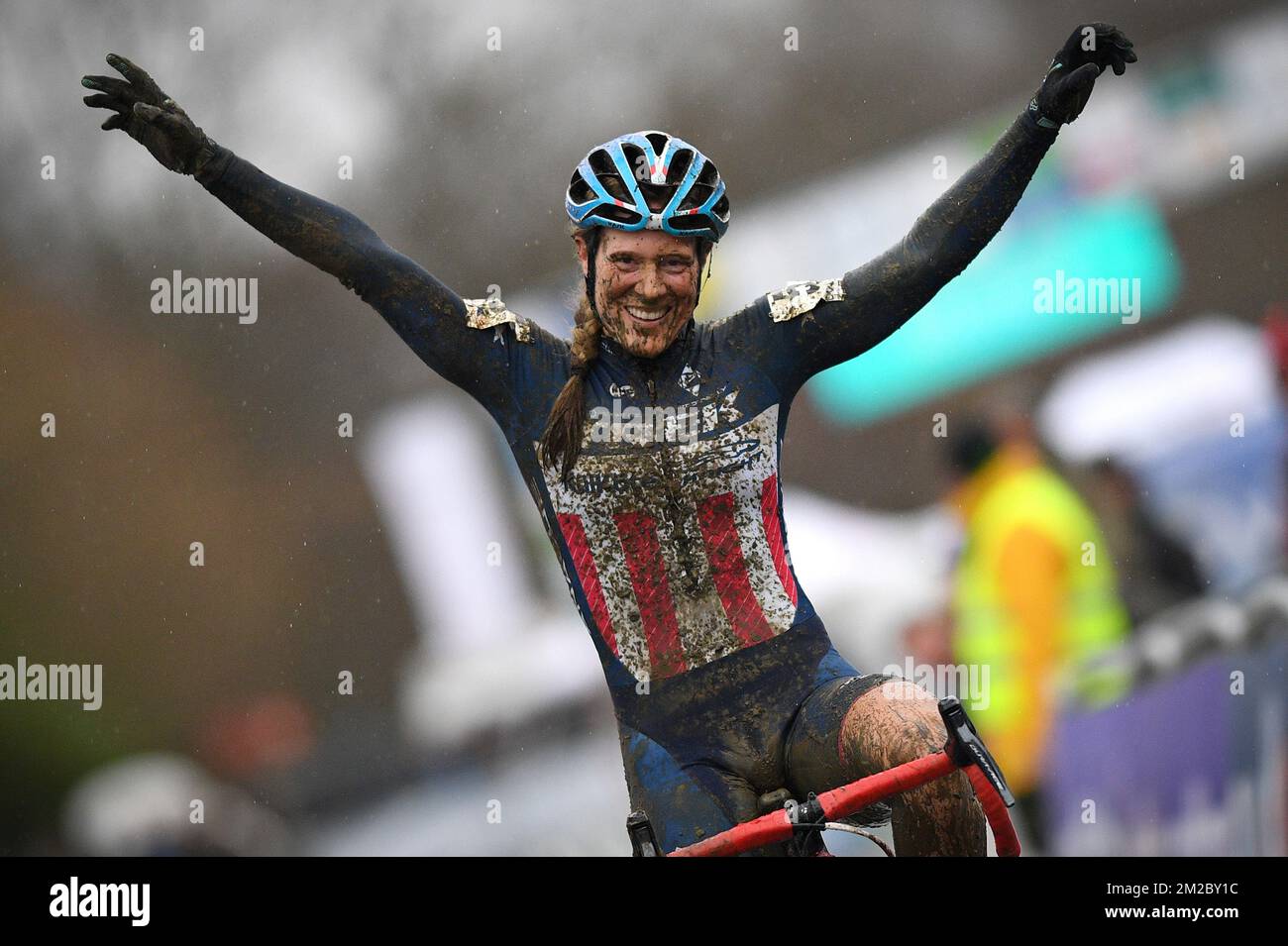 US Katie Compton celebrates as she crosses the finish line at the women ...