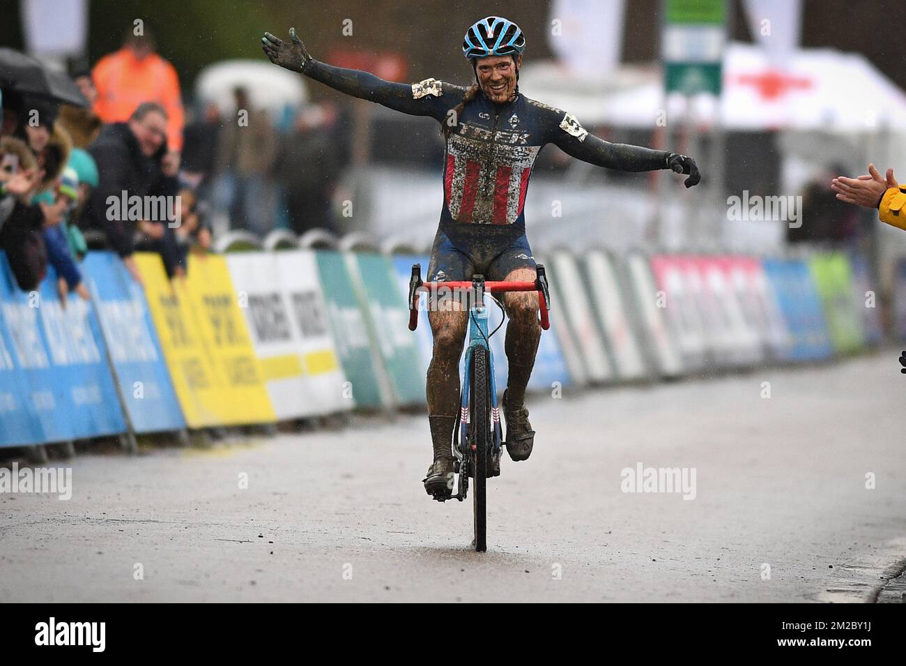 US Katie Compton celebrates as she crosses the finish line at the women ...