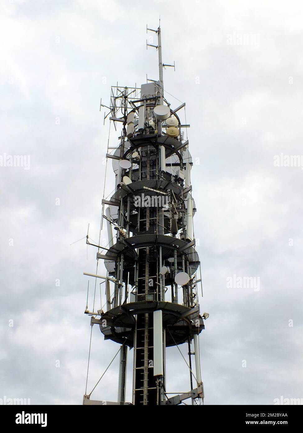 Parabole satellite hi-res stock photography and images - Alamy