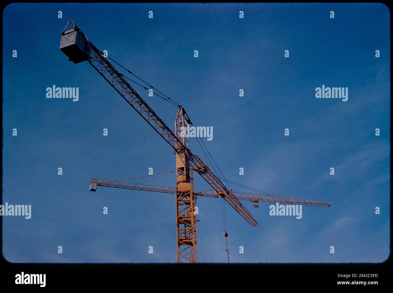 Construction crane moving rectangular object , Hoisting machinery ...