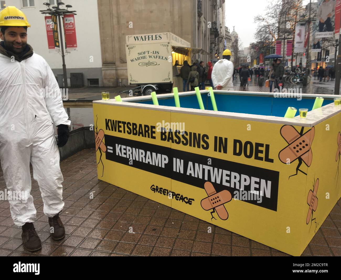 Nuclear risks hi-res stock photography and images - Alamy