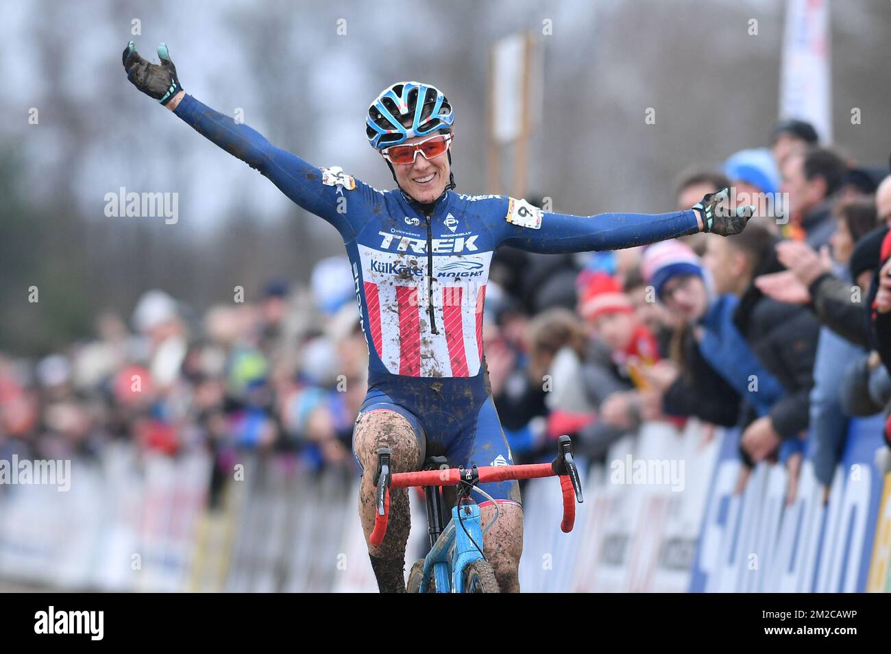 US Katie Compton celebrates as she crosses the finish line at the women ...