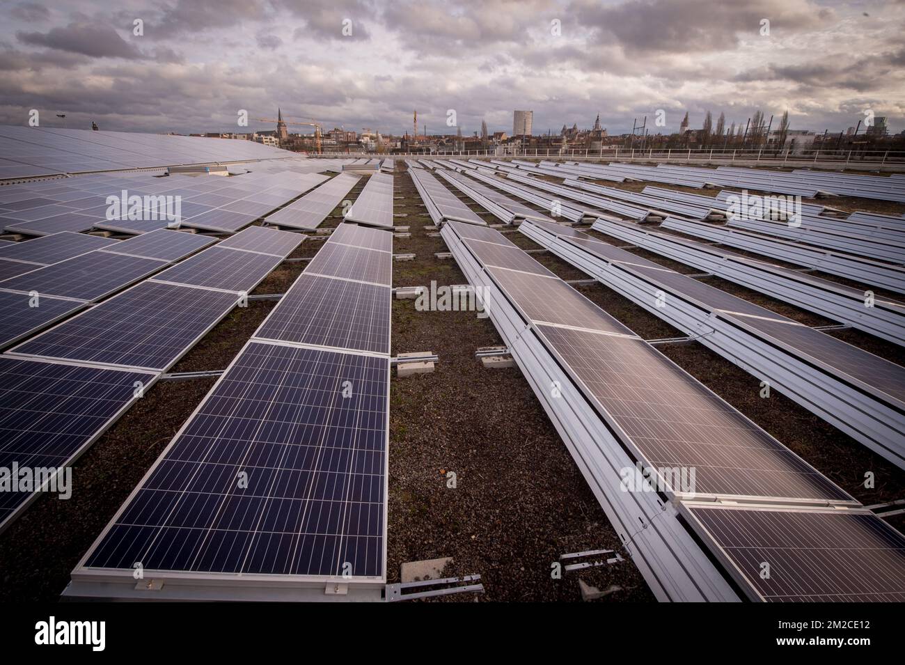 Solar pannel installation hi-res stock photography and images - Alamy
