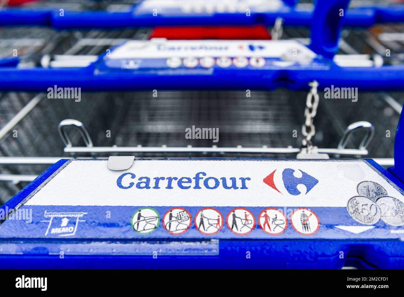 Carrefour supermarket trolleys hi-res stock photography and images - Alamy