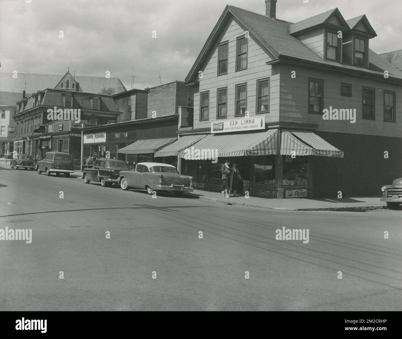 Corner grocery stores hi-res stock photography and images - Alamy
