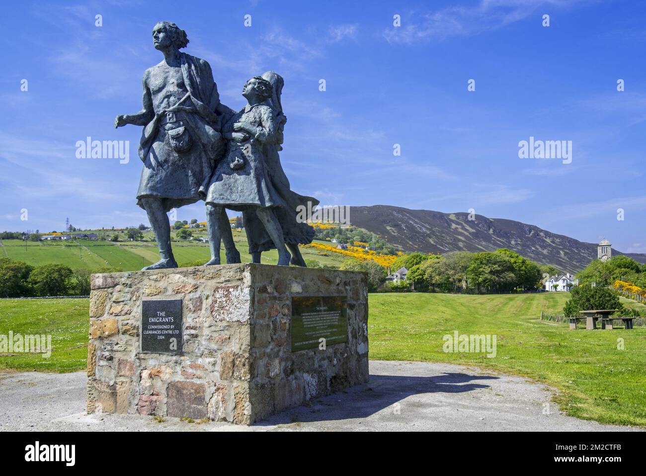 The Emigrants, memorial statue showing evicted Highlander family during ...