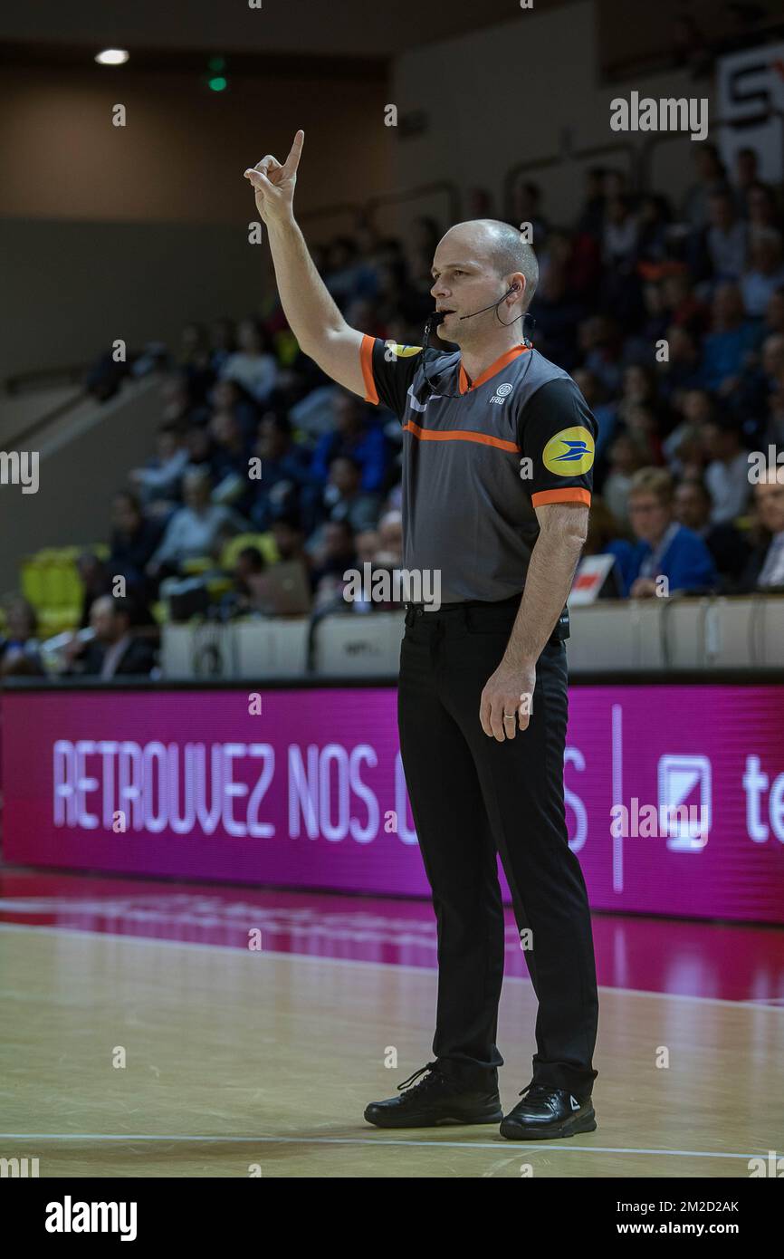 Basketball judge hi-res stock photography and images - Alamy