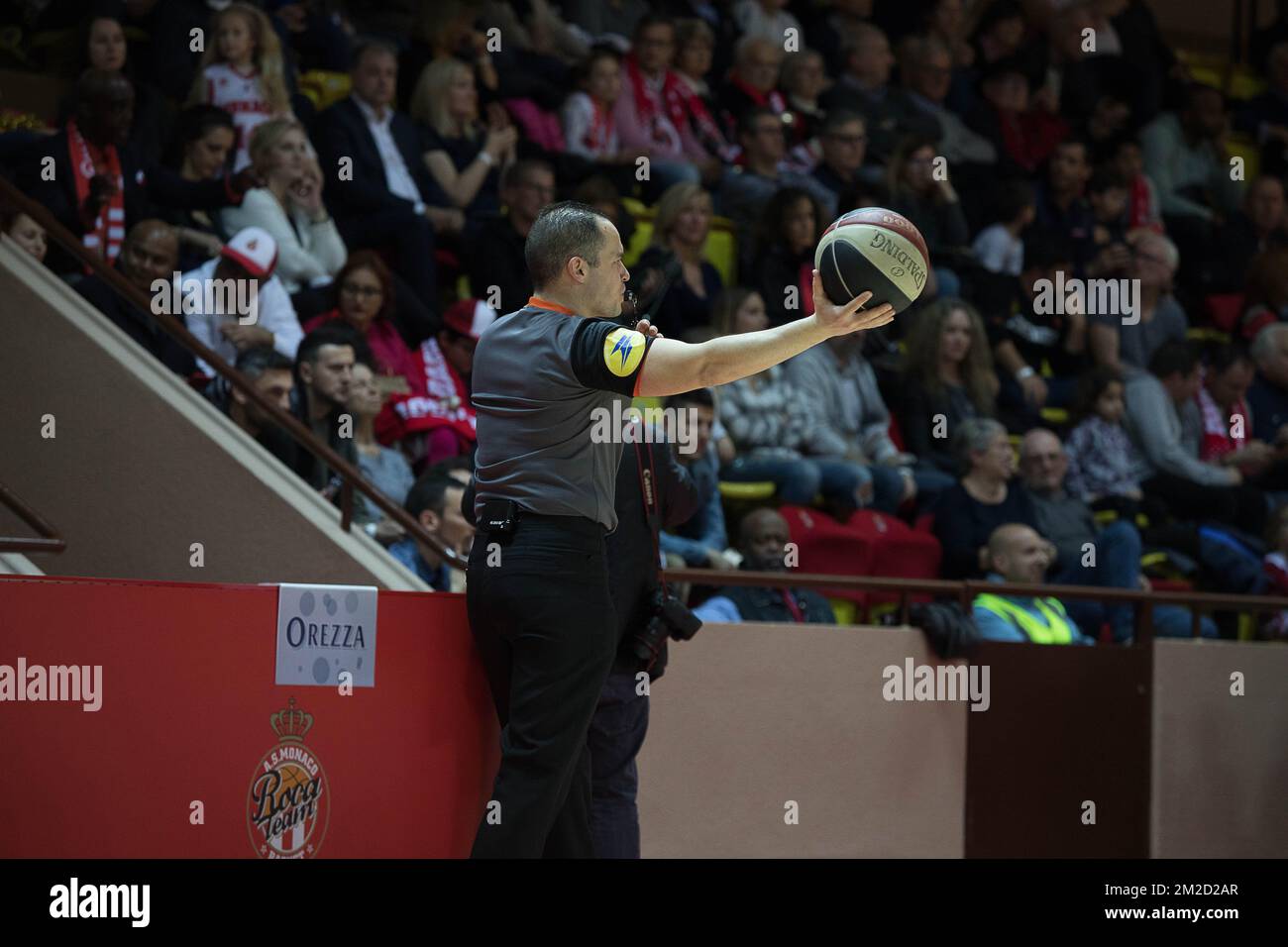Referee Basketball | Arbitre Basketball 11/02/2018 Stock Photo - Alamy
