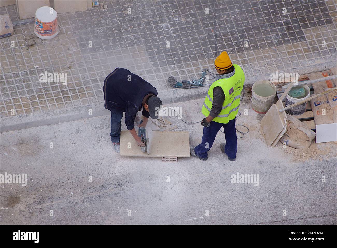 Building work | Travail du bâtiment 12/02/2018 Stock Photo - Alamy