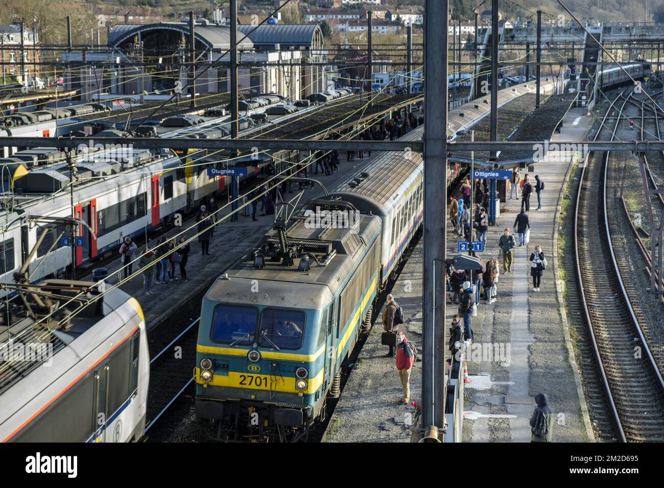 Panneau halte hi-res stock photography and images - Alamy