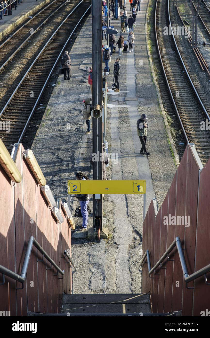 Train station and train along the platform in Ottignies station | SNCB ...