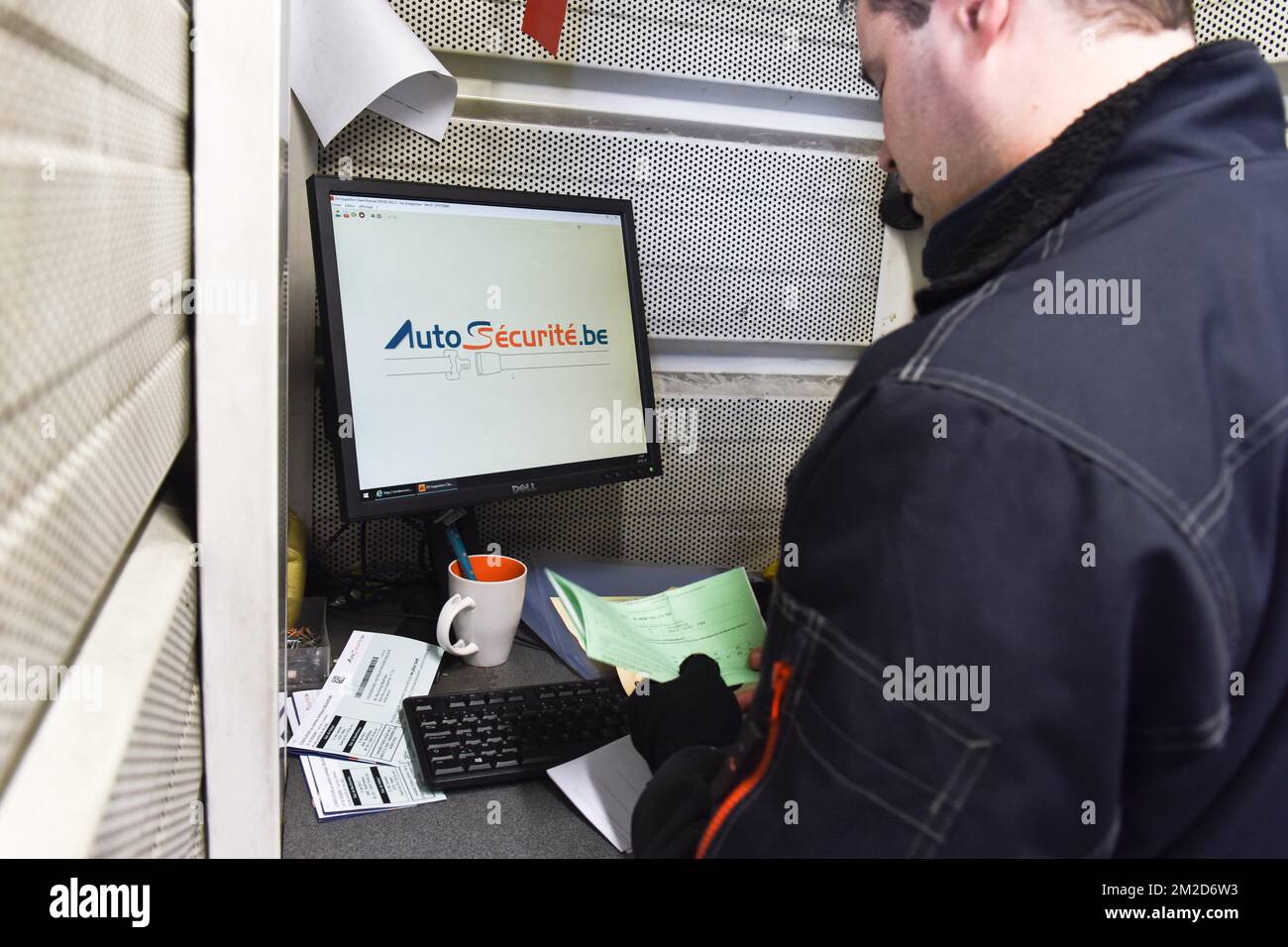 Inspection technique hi-res stock photography and images - Alamy