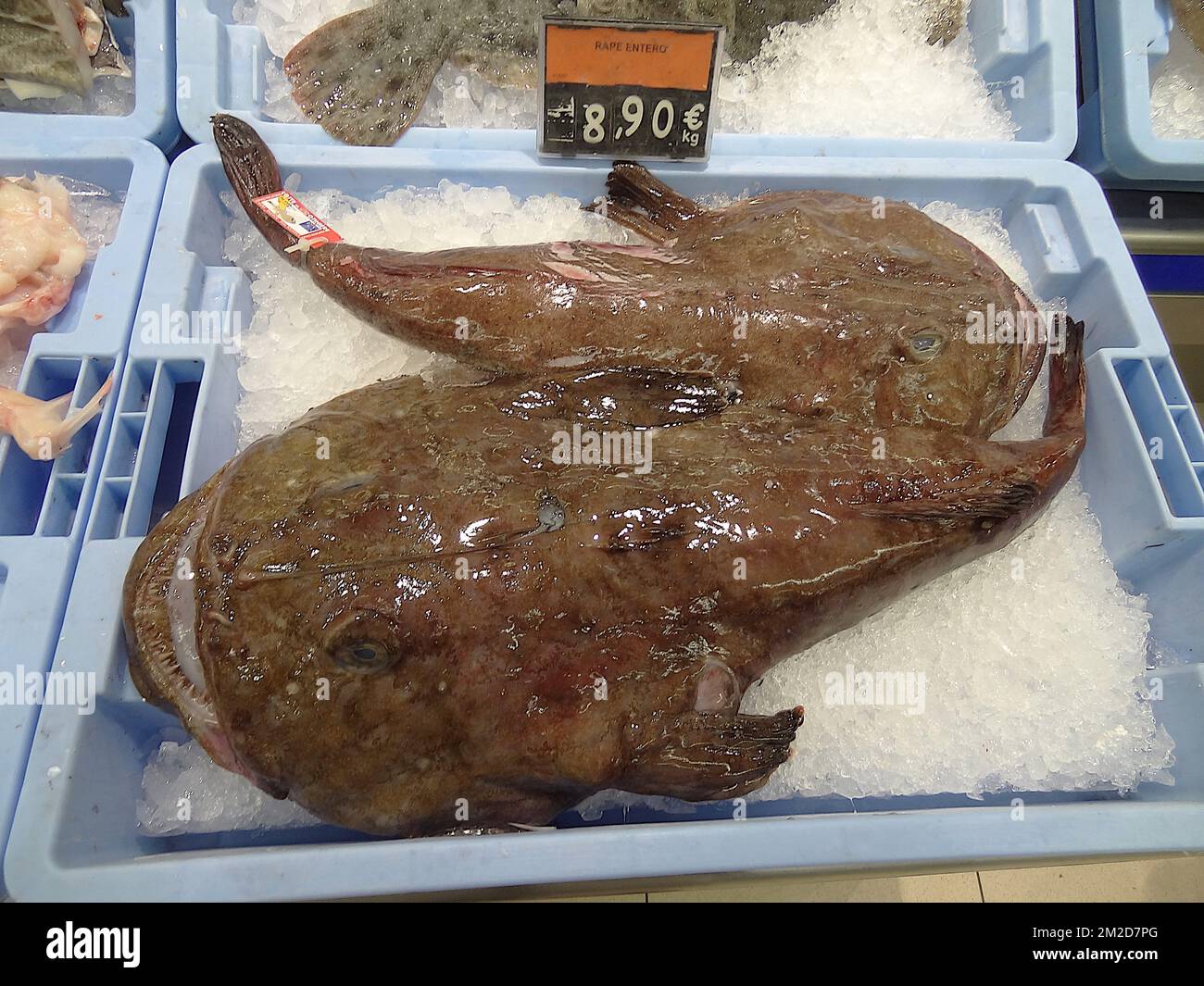 Poisson poissonnerie poissonnerie hi-res stock photography and images ...