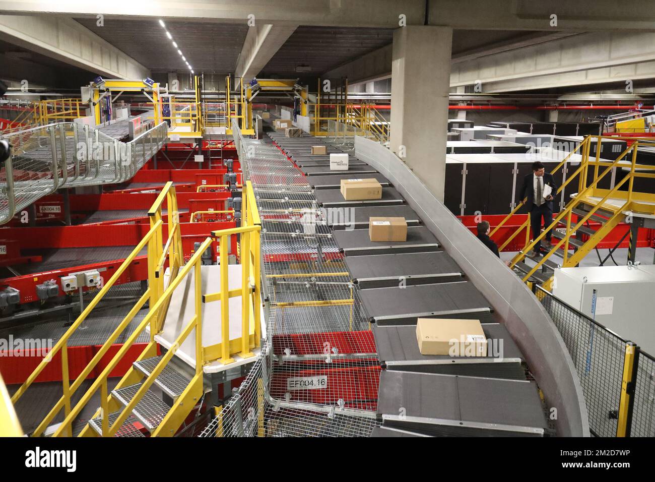 General view of the sorting system, during the opening of a new ...