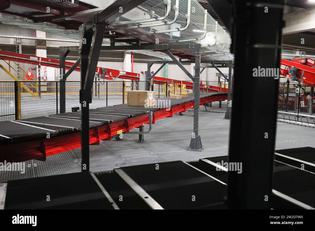 General view of the sorting system, during the opening of a new ...
