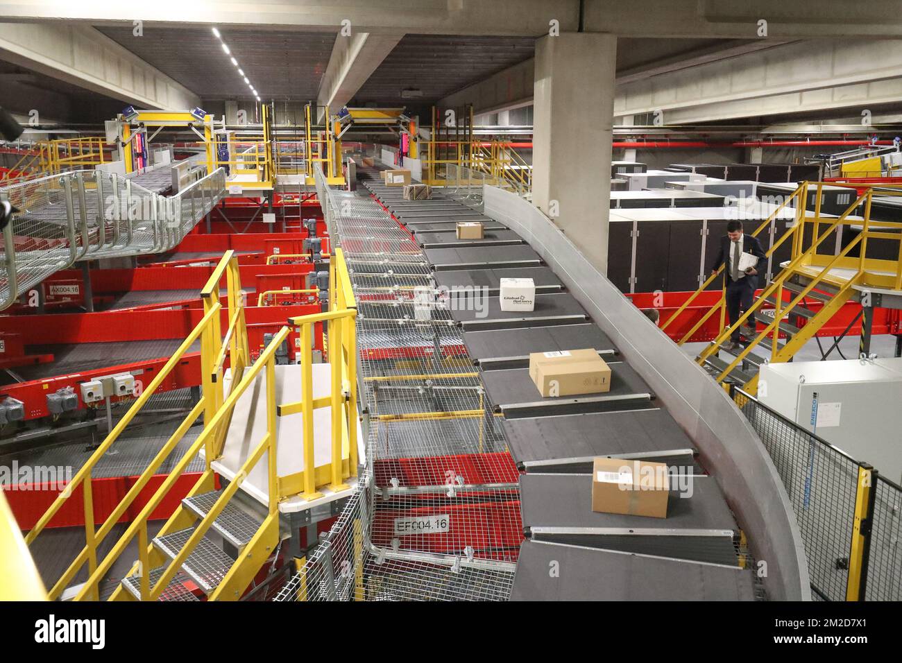 General view of the sorting system, during the opening of a new ...