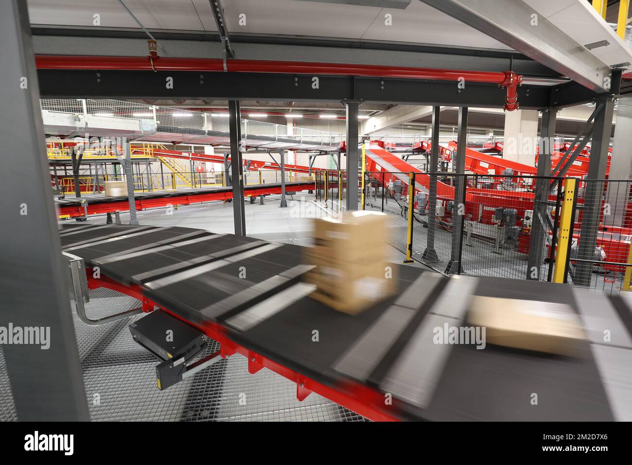 General view of the packages sorting system, during the opening of a ...