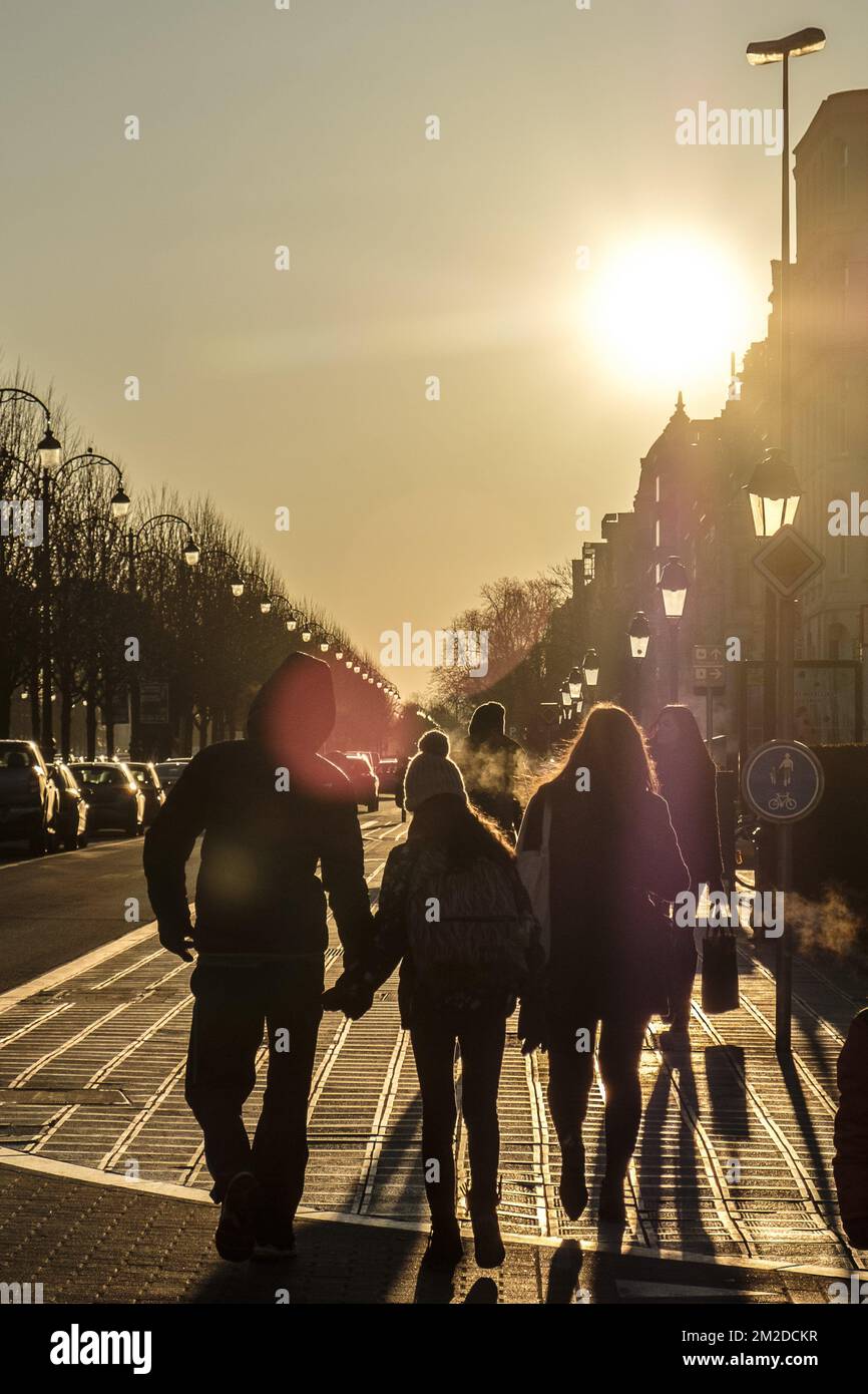 Bicycle path along a main road - Pedestrian | Piste cyclable - Pieton ...