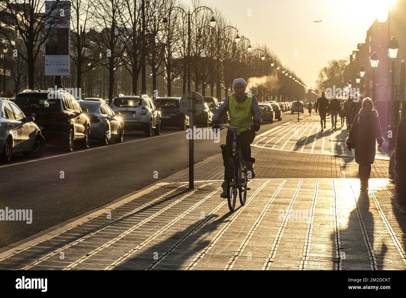 Bicycle path along a main road - Bike painted on the ground | Piste ...