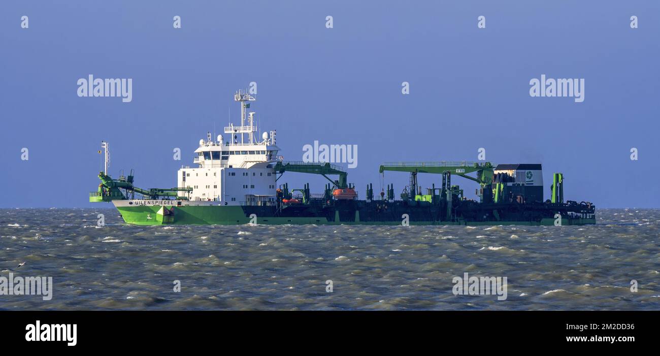 DEME trailing suction hopper dredger Uilenspiegel at sea, used for sand ...
