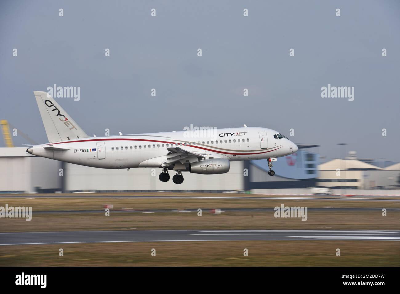 Avion de transport pilote hi-res stock photography and images - Alamy