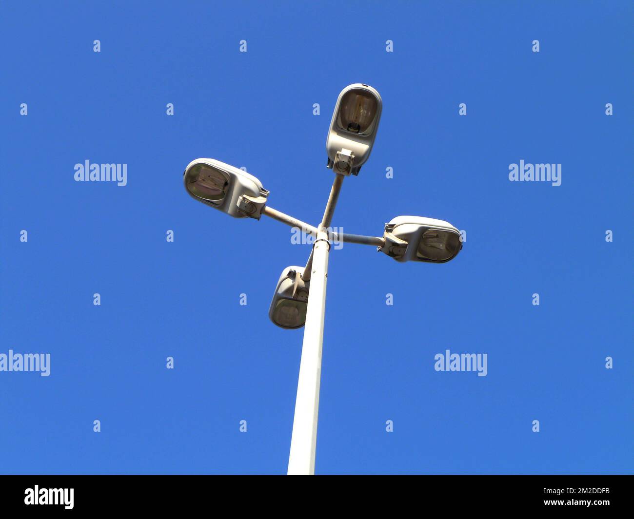 Lampadaire standard hi-res stock photography and images - Alamy